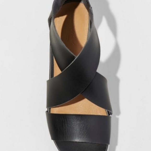 Universal Thread | Shoes | Black Sandals Universal Threads Hummingbird ...